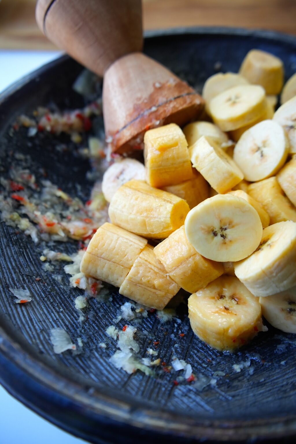 How to Make Kaaklo (Ghanaian Plantain Fritters) - Food Sturvs